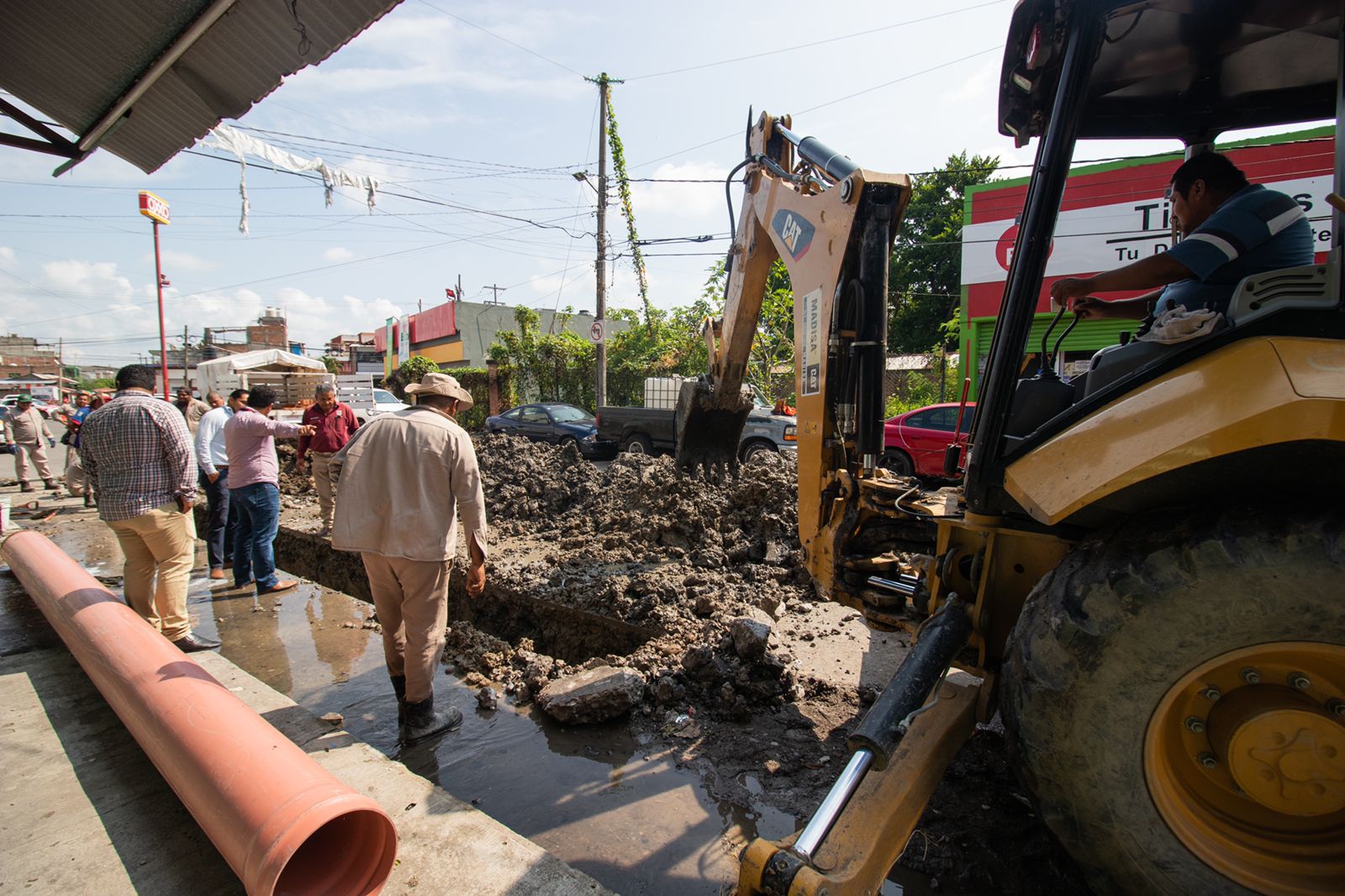 Poza Rica: Ayuntamiento inicia rehabilitación de drenaje en la calle ...